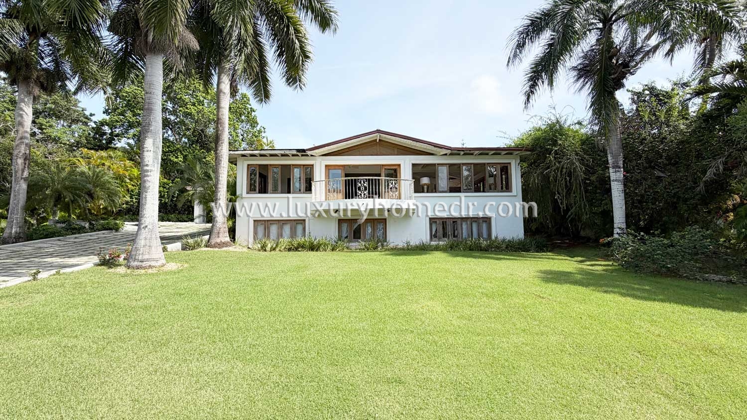 Elegant 6-Bedroom Classical Villa for Sale in Casa de Campo